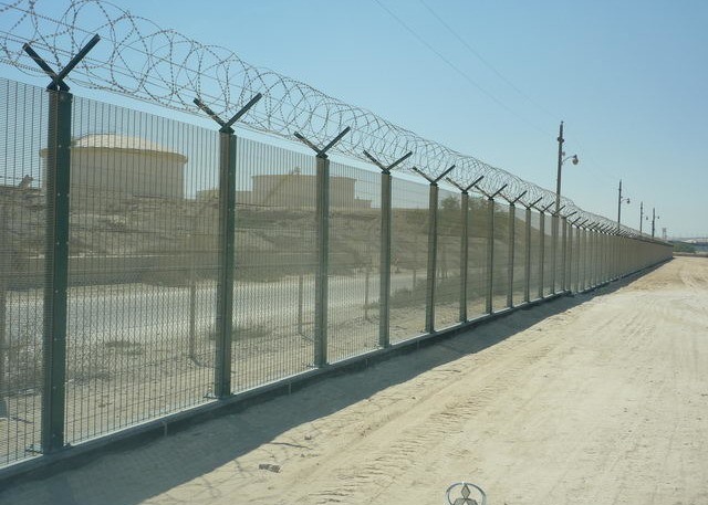 Military Site Anti Intrusion Pvc Coated 358 Mesh Fencing Top With Razor ...