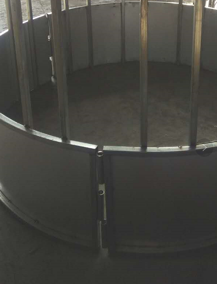 Dia 1.8m Metal Equine Round Bale Feeder Hay Rings For Cattle corrosion ...