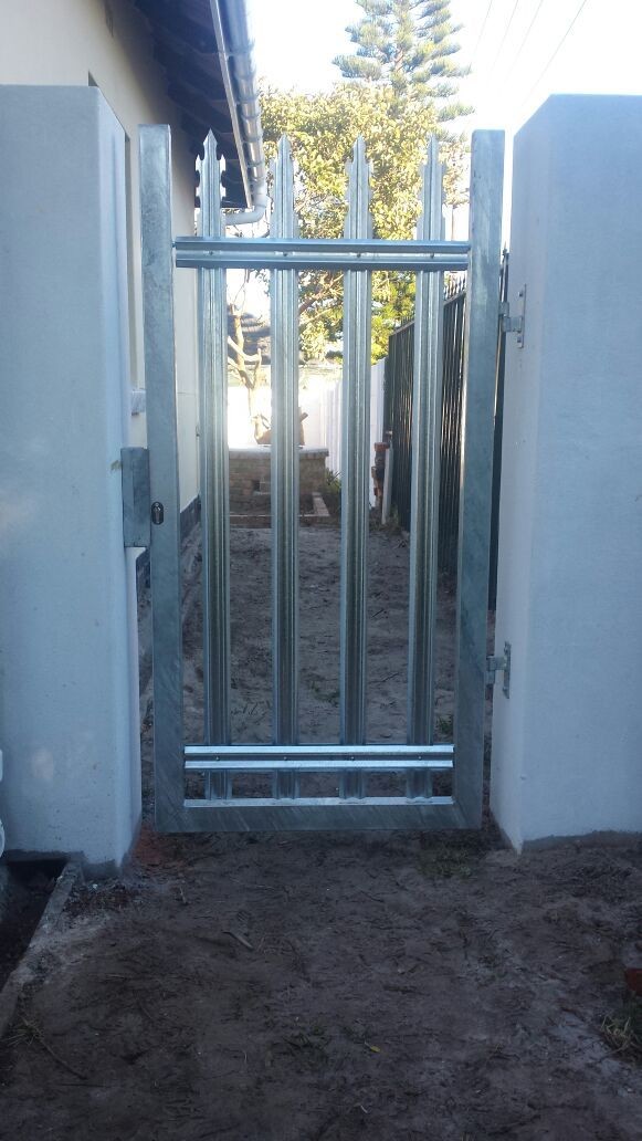 White 2.4m Height Metal Security Side Gates With EN ISO 1461 Standard